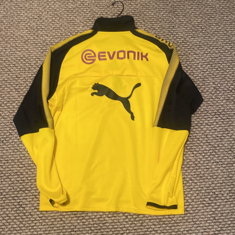 Puma Yellow And Black Top. - Gem
